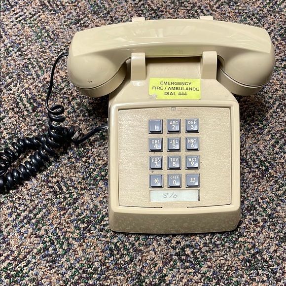 Office | Vintage Itt Touch Tone Button Push Phone Desk Telephone Tan 8s ...